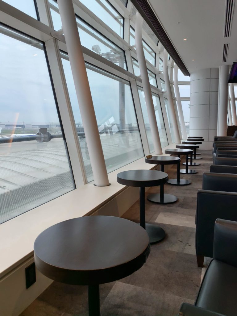羽田空港国際線TIATラウンジはゆっくり食事やお酒を楽しめるおすすめラウンジ | mayotano